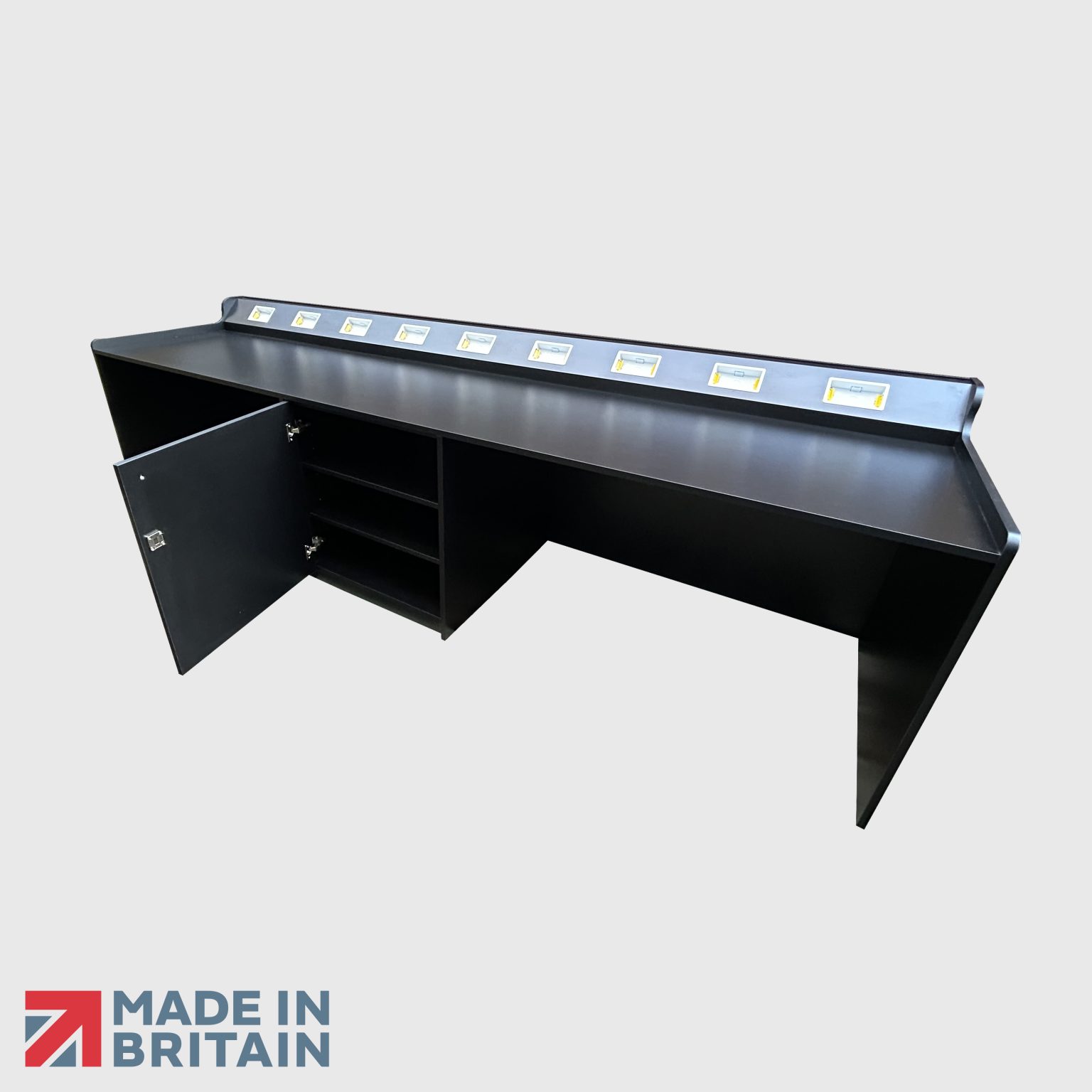 AV Desk 07 - Turning Leaf